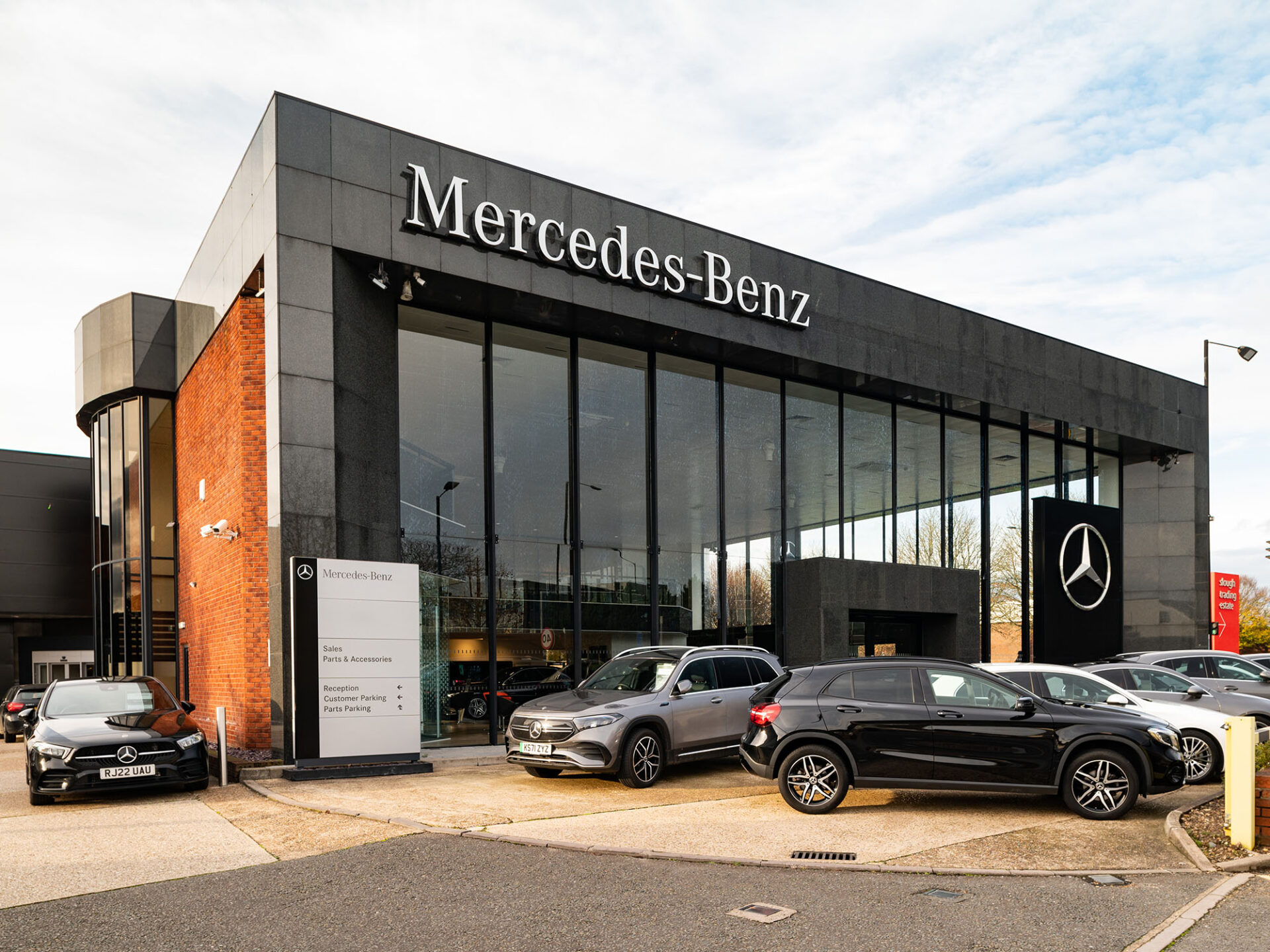 Minoli Supply Vertu Slough Mercedes-Benz In Extensive Retail Refurbishment - Minoli